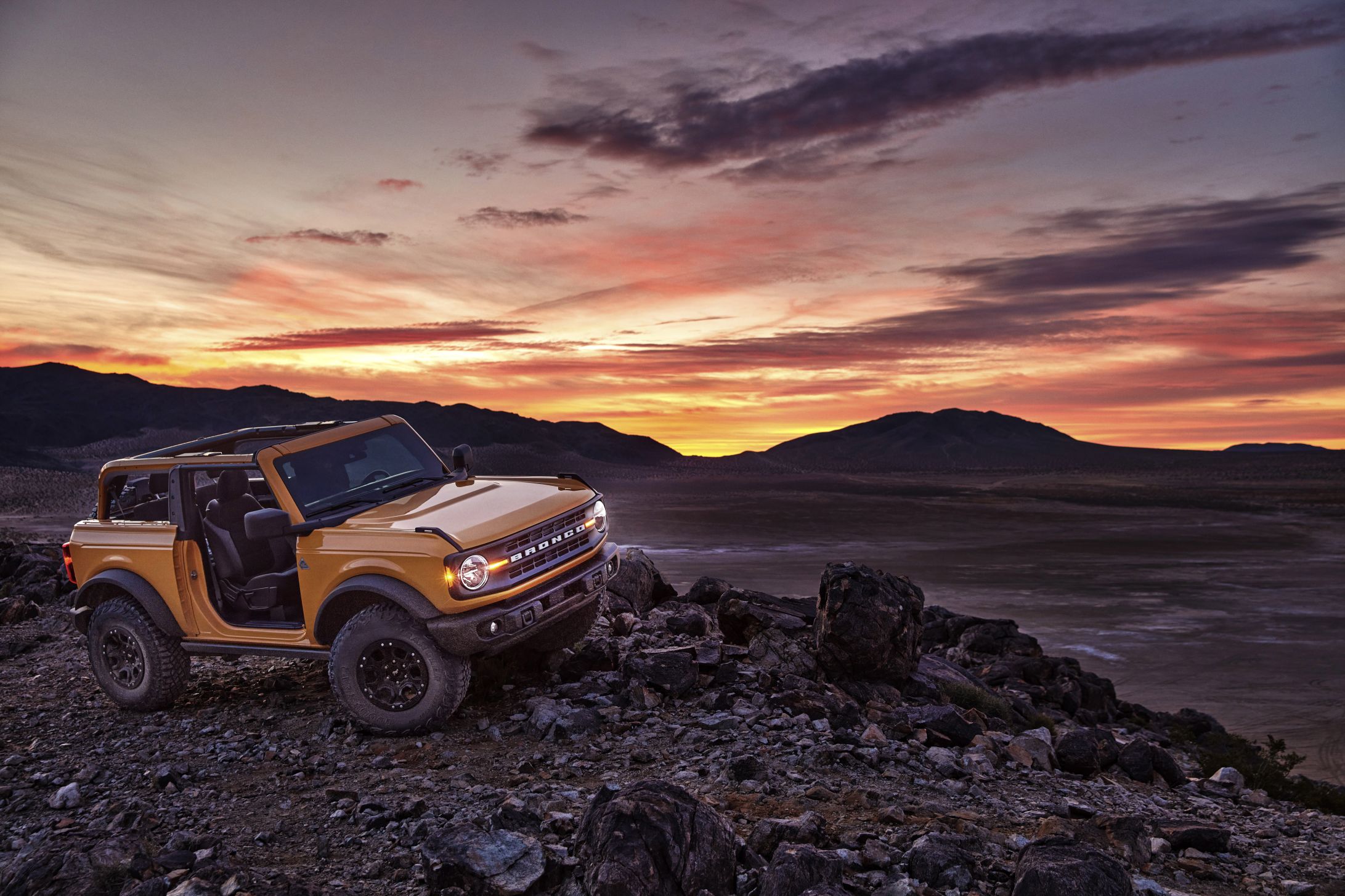 PICS: FORD BRONCO TAKES THE FIGHT TO JEEP WRANGLER!